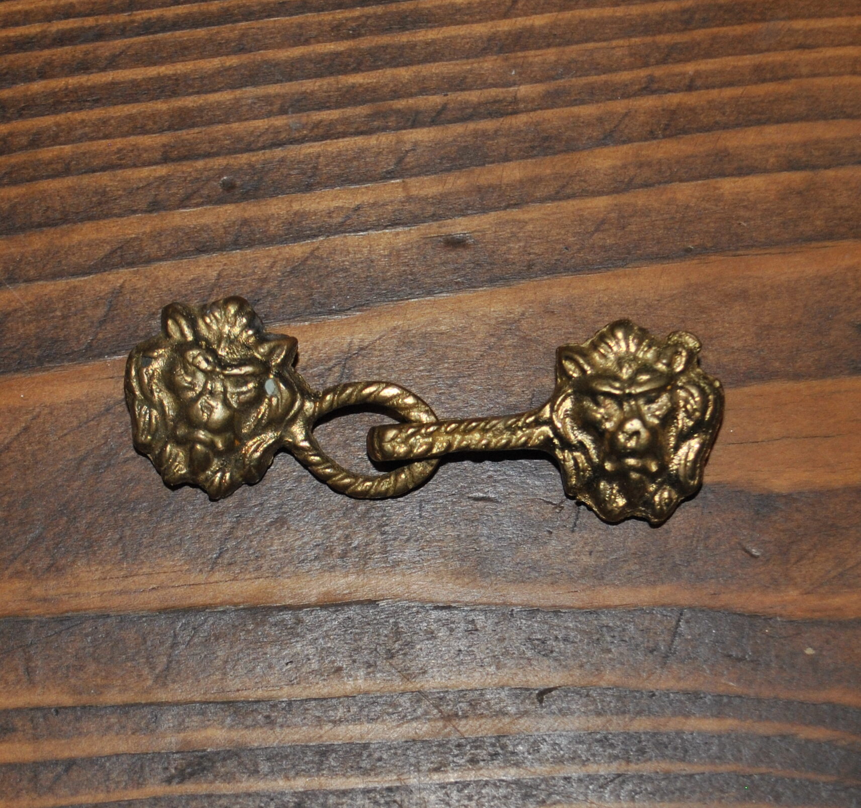 Lion Clasp | VikingMarket